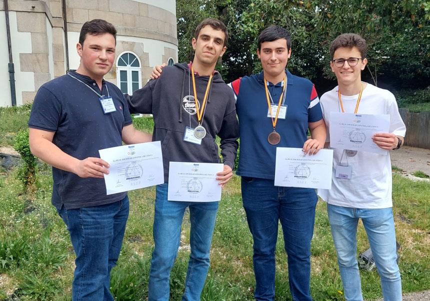 Cuatro estudiantes de bachillerato formados en la Universitat de ...