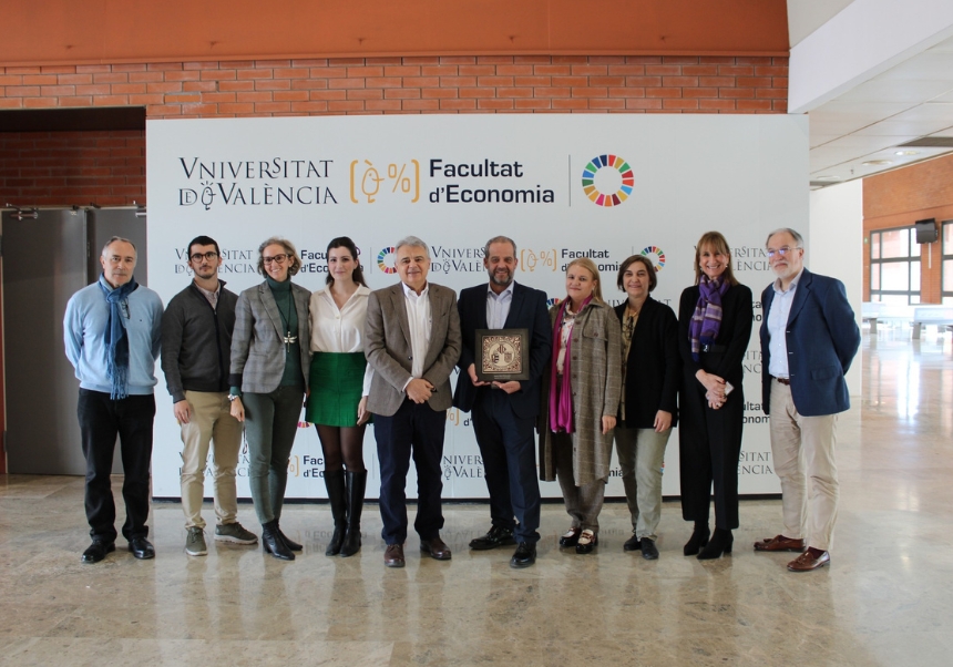 El profesor Manuel Guillén y el emprendedor Guillermo Gauna Vivas ...